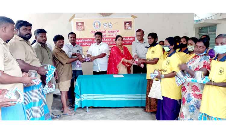 Award to cleanliness workers for their outstanding performance ...