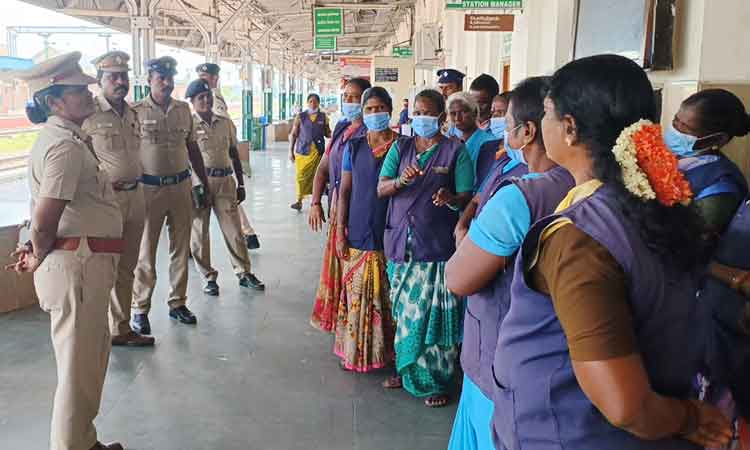 Awareness camp for cleanliness workers | தூய்மை பணியாளர்களுக்கு ...