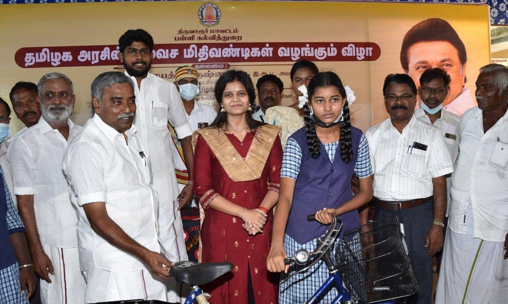 Free bicycle for 160 girl students | 160 மாணவிகளுக்கு விலையில்லா சைக்கிள்