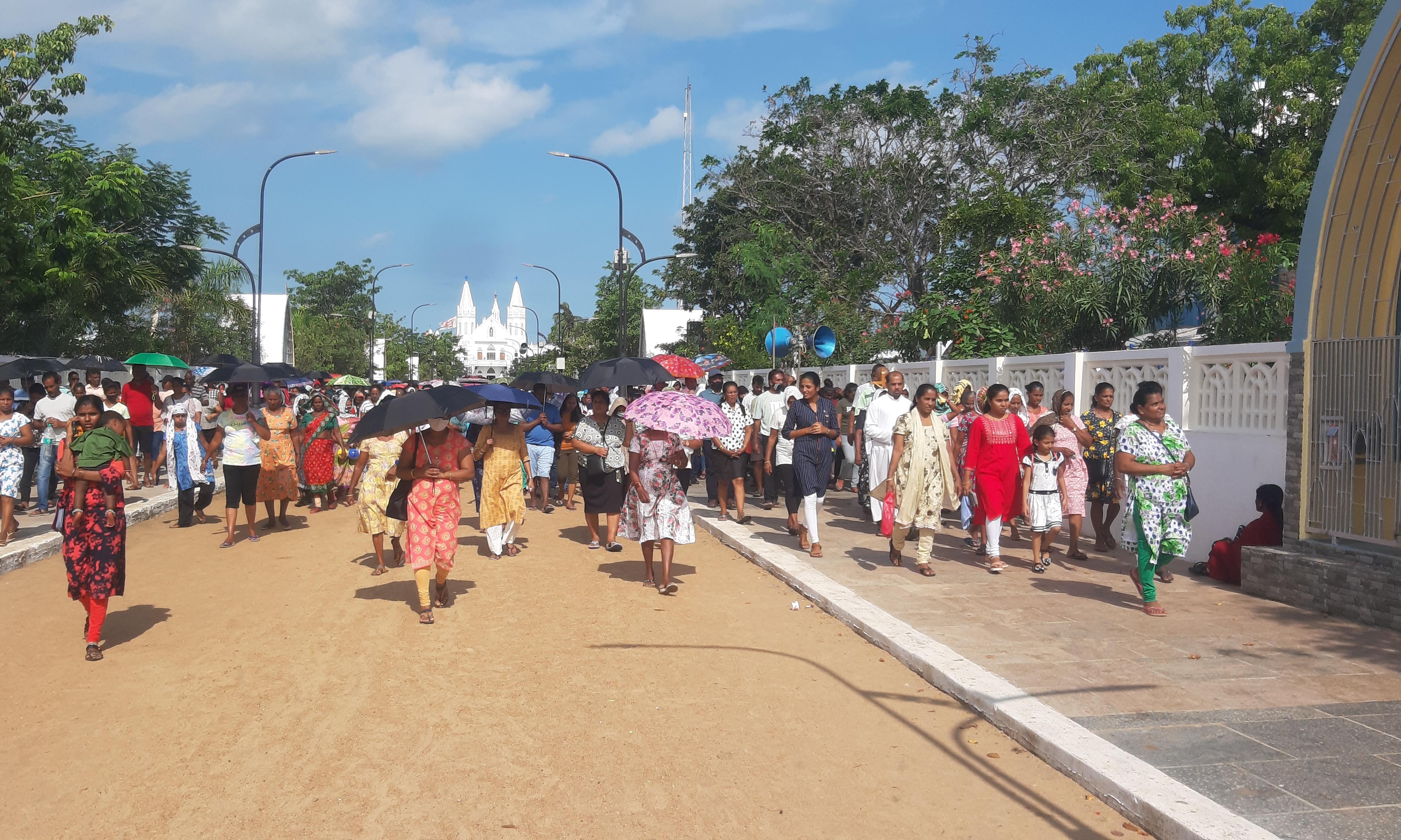 At Velankanni, Stations of the Cross procession | வேளாங்கண்ணியில் ...