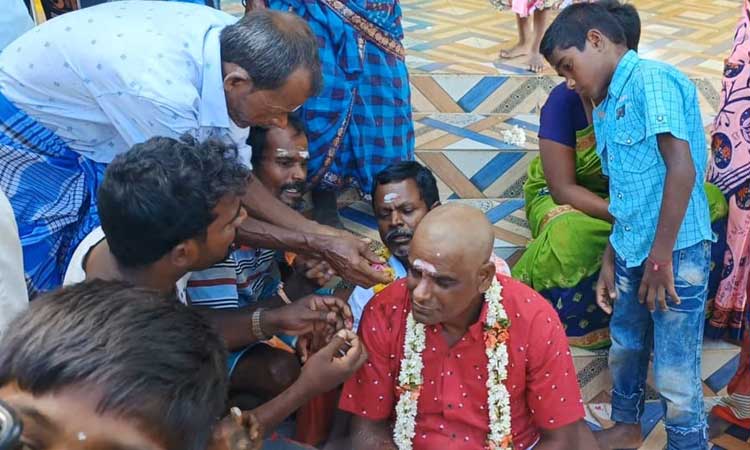 Earring ceremony for 50-year-old worker | 50 வயது தொழிலாளிக்கு காதணி விழா