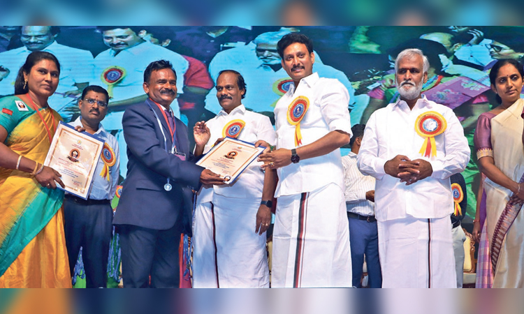 Ministers presented Dr. Radhakrishnan Award to 393 teachers on Teacher ...