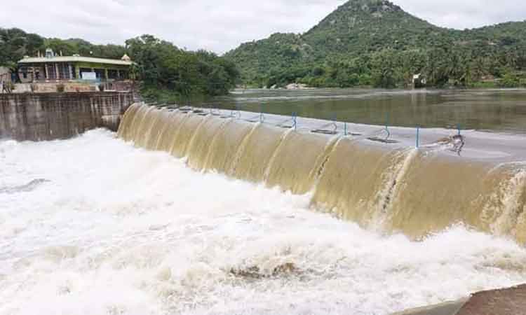 1,400 cubic feet of water flows into the dam from Pullur barrage ...