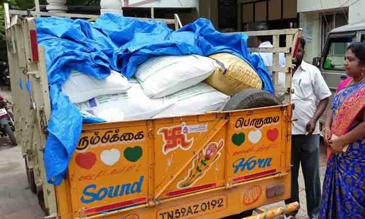 Van seized with 3 tonnes of ration rice | 3 டன் ரேஷன் அரிசியுடன் வேன் ...