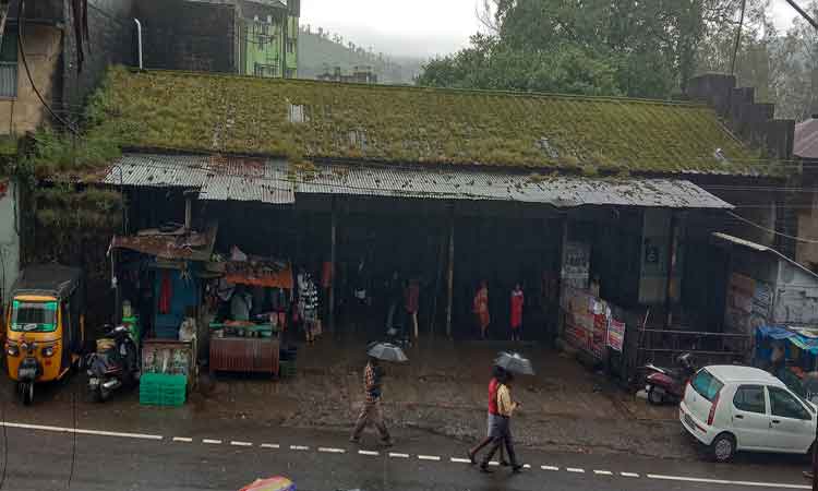 Valparai bus stand without maintenance Public demand for repairs ...
