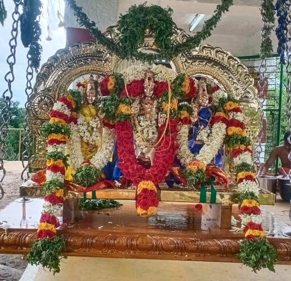 kovil | கோபி அருகே பெருமாள் கோவிலில் ஊஞ்சல் உற்சவம்