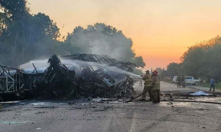 Fiery crash of bus, fuel tanker kills at least 18 in Mexico | மெக்சிகோ ...