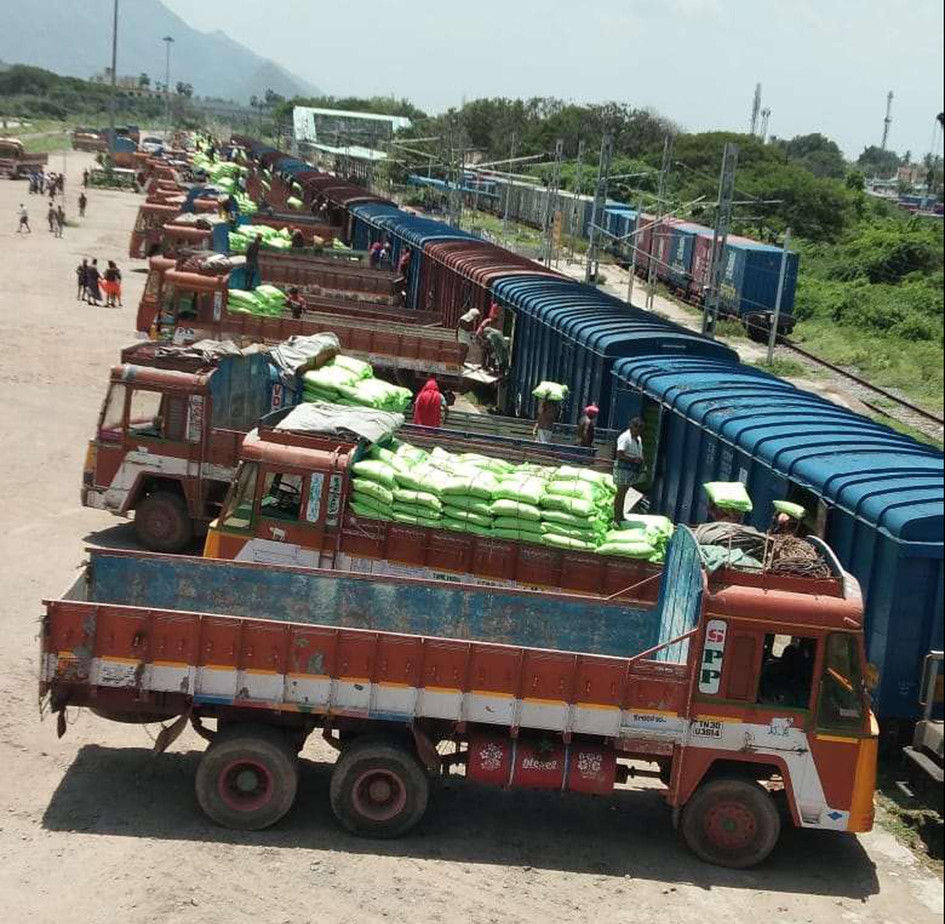 1,300 metric tonnes of urea arrived in Salem by cargo train from ...