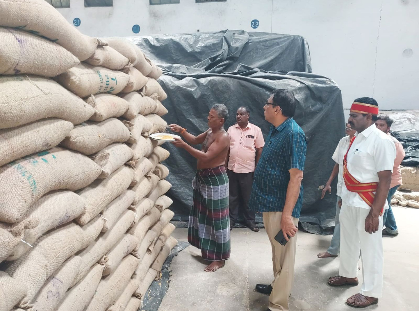 Purchase of 16,563 tonnes of paddy in Salem district-Collector Karmegam ...
