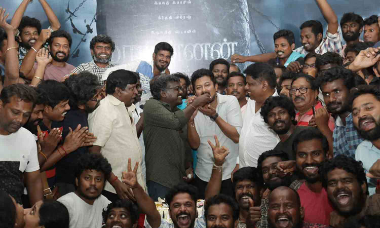 Mamannan shooting completed.. The crew celebrated by cutting a cake ...