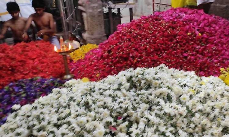 Flower immersion ceremony at Velimalai Murugan Temple | குமாரகோவில் ...