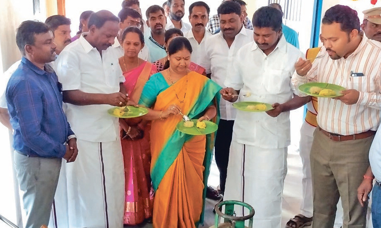 Collector started breakfast for government school students in ...