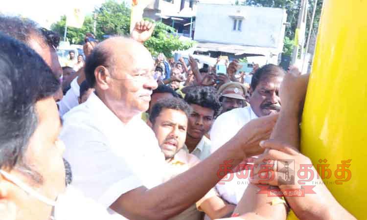 PMK. Dr. Ramadoss hoisted the flag | பா.ம.க. கொடியை டாக்டர் ராமதாஸ் ...