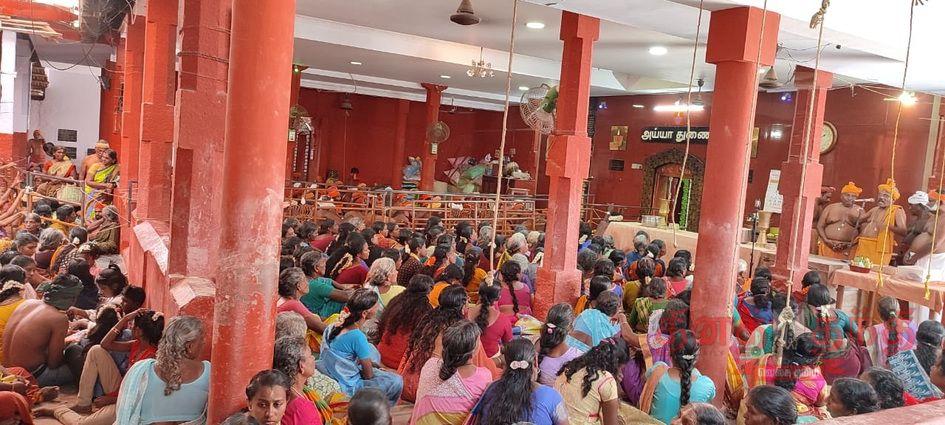 Devotees gathered under the leadership of Samitoppu Ayya Vaikundasamy ...