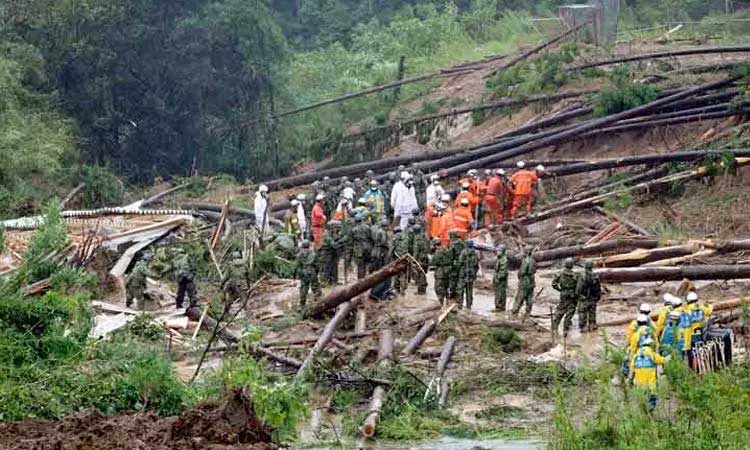 Four Dead As Typhoon Brings Intense Mudslides And Flooding To Japan | ஜப்பானை தாக்கிய புயலால் ...