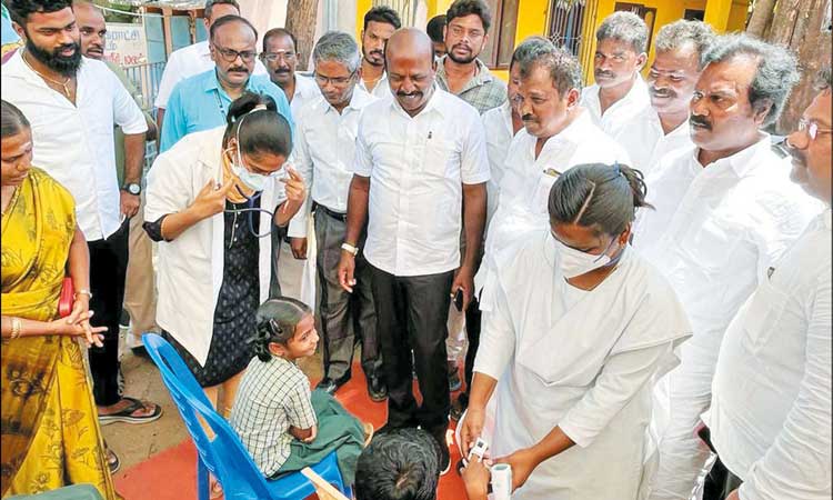 Fever camps were held at 1,000 places across Tamil Nadu | தமிழகம் ...
