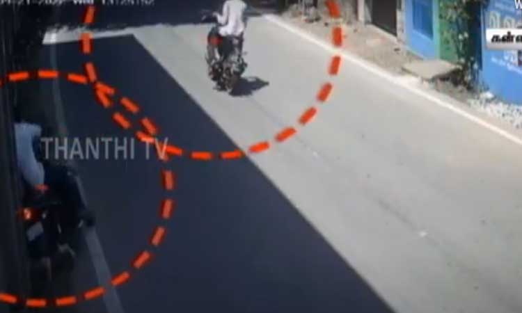 Chain snatching in Kumari - Couple involved in accident with two ...