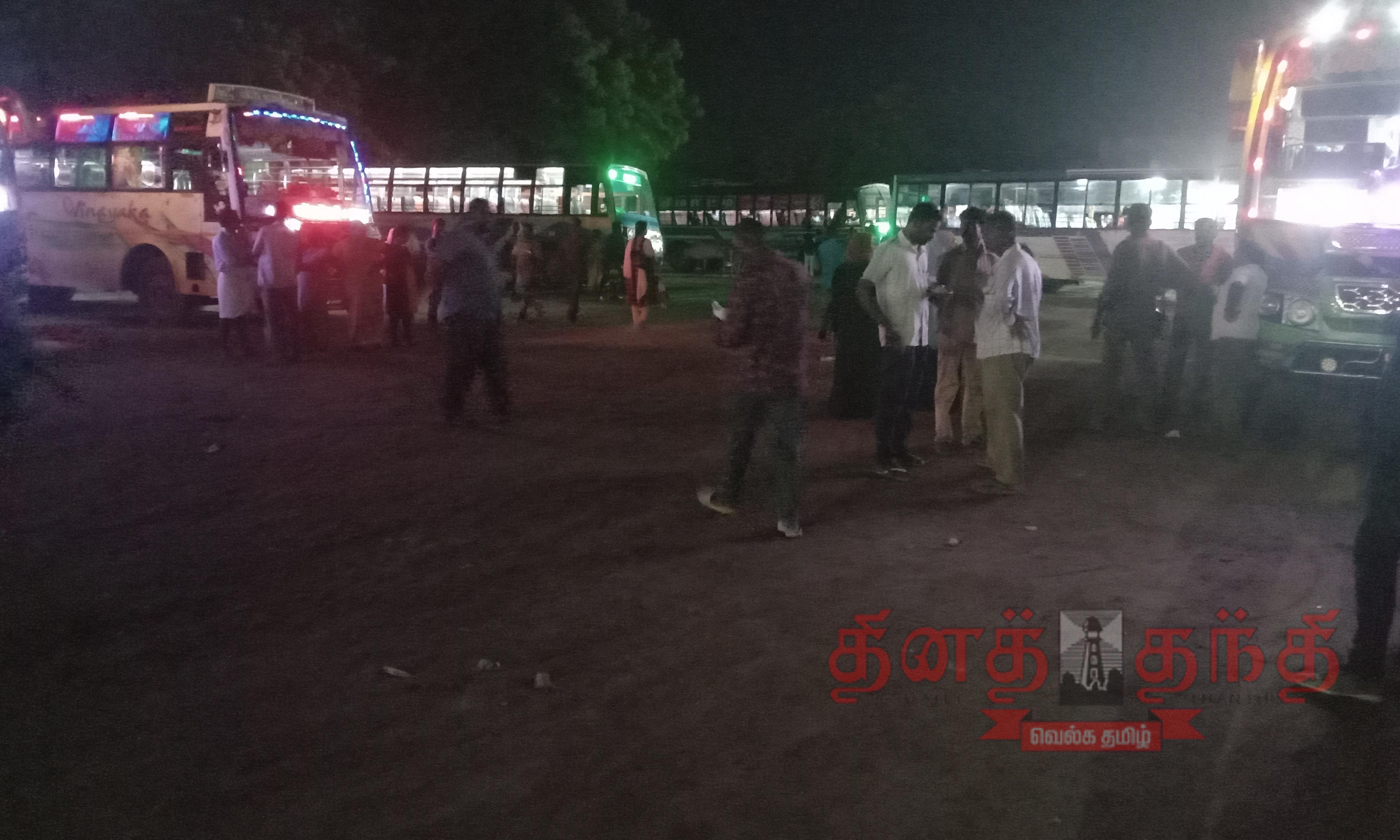 A makeshift Nagai bus station is shrouded in darkness | இருளில் மூழ்கி ...
