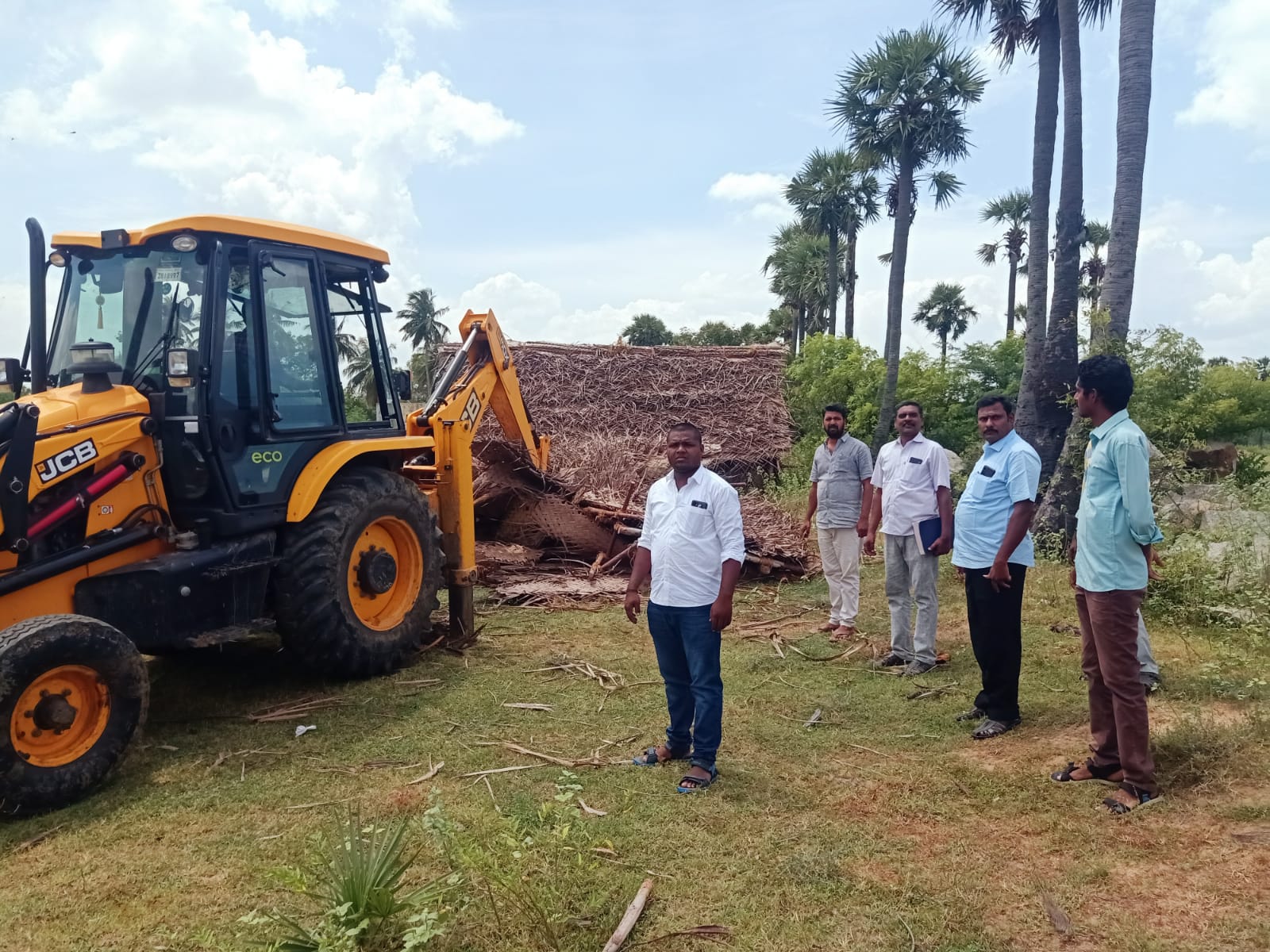 Removal of lake encroachment | ஏரி ஆக்கிரமிப்பு அகற்றம்