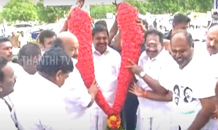 Edappadi Palaniswami, who came to Madurai, received an enthusiastic ...