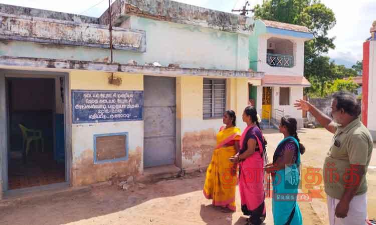 Anganwadi center roof collapsed near kadayam | கடையம் அருகே இடிந்து ...