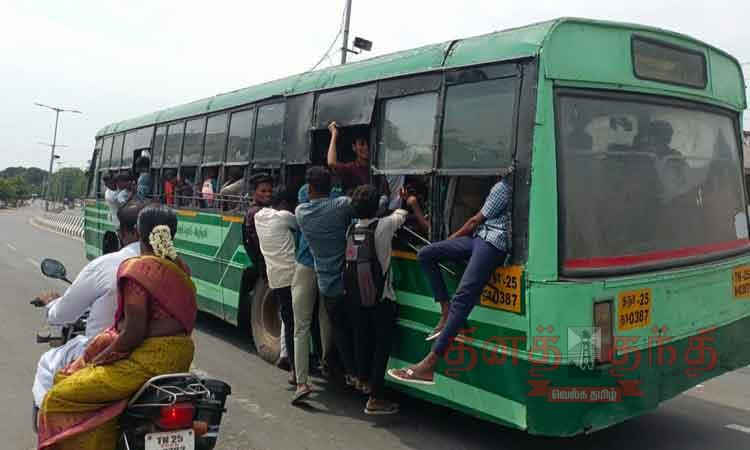 Students traveling hanging on buses thinking they are heroes | ஹீரோவாக ...