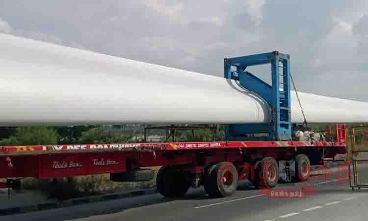 Traffic affected by a lorry carrying a wind turbine wing | காற்றாலை ...