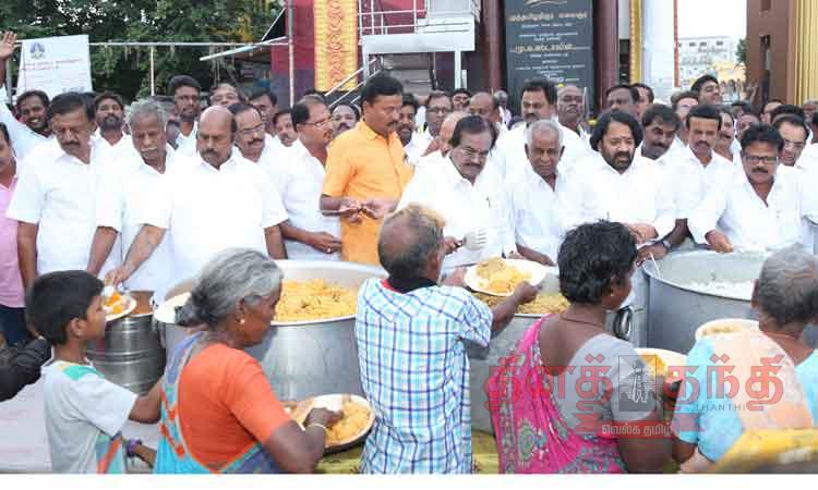Minister Velu garlanded statues of leaders | அமைச்சர் எ.வ.வேலு ...