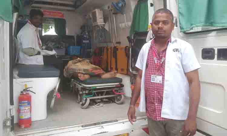 108 Woman gives birth in ambulance; A beautiful baby boy was born | 108 ...