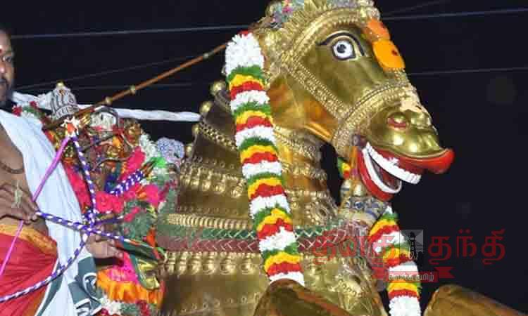 Lord Muruga sitting on a golden horse and shooting arrows | தங்க ...