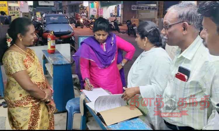Sub-Collector inspection of firecracker shops | பட்டாசு கடைகளில் சப் ...
