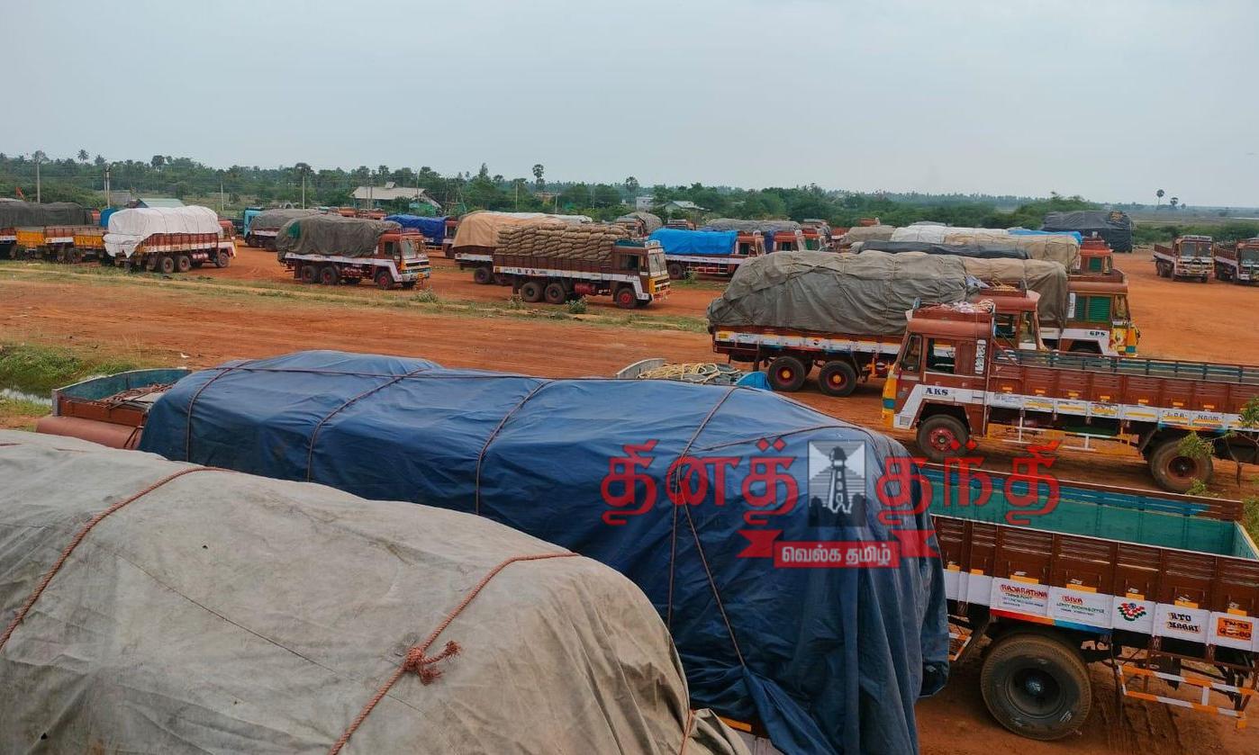 Trucks waiting at paddy storage warehouse | நெல்சேமிப்பு கிடங்கில் ...