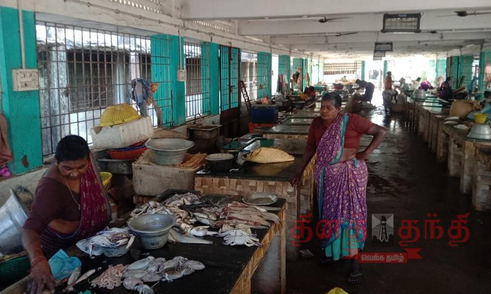 A deserted nagai fish market | வெறிச்சோடி கிடக்கும் நாகை மீன் மார்க்கெட்