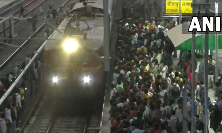 Uttar Pradesh: Huge rush at railway stations as UP PET | உத்தரபிரதேசம் ...