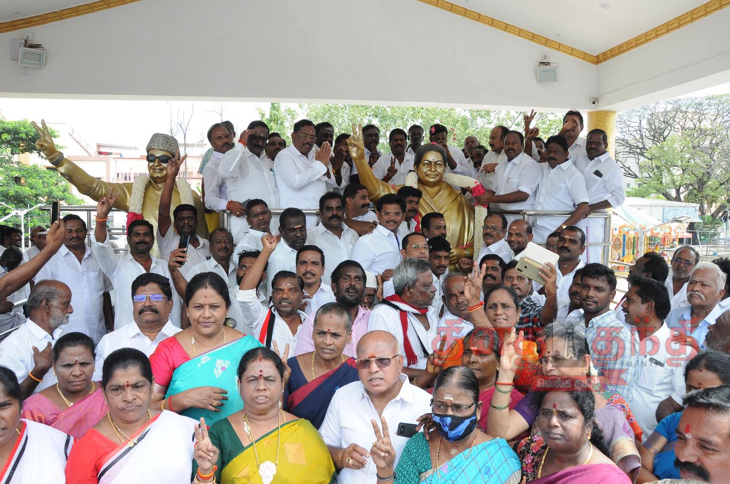 Garlanding of MGR-Jayalalitha statue in Salem | சேலத்தில் எம்.ஜி.ஆர் ...