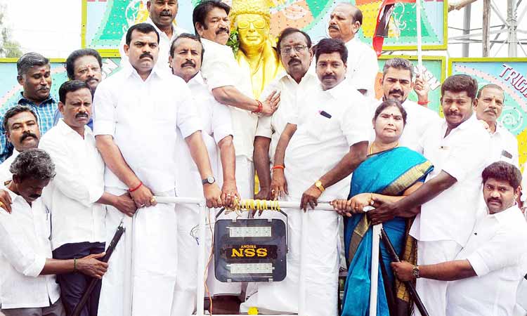 MGR Jayalalitha's statue is garlanded and honored | எம்.ஜி.ஆர். சிலை ...