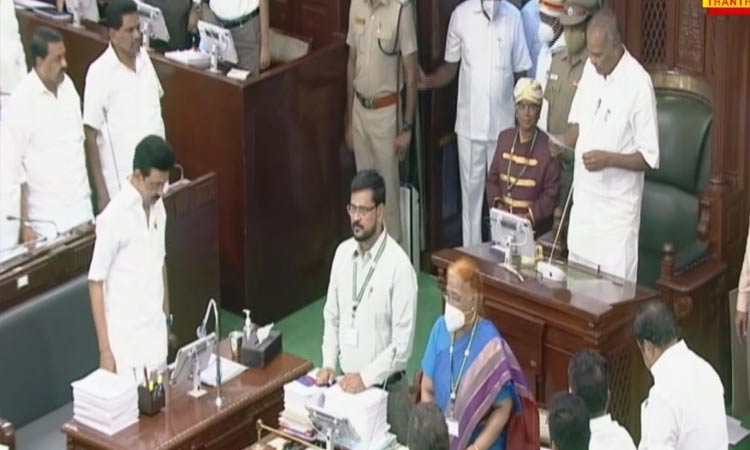 AIADMK MLAs Amali in the Assembly | சட்டசபையில் அதிமுக எம்.எல்.ஏக்கள் அமளி