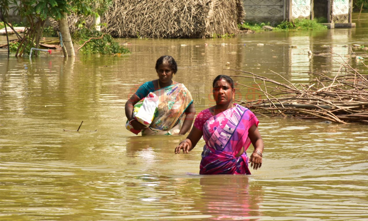 Heavy flooding in Kollidam river | கொள்ளிடம் ஆற்றில் கடும் ...