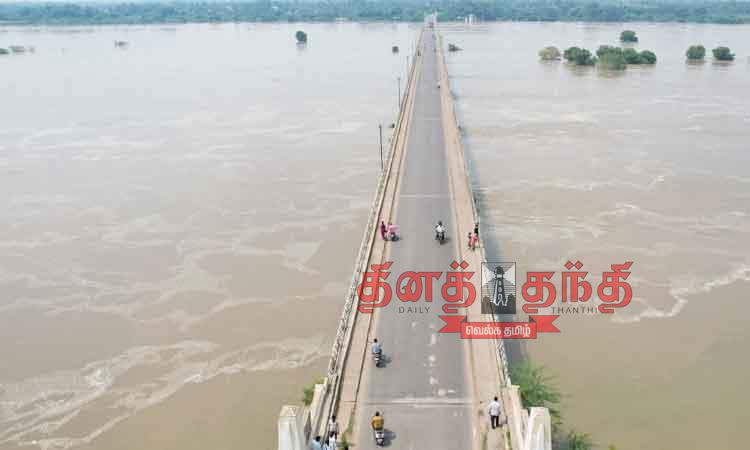Kollidam river floods for 2nd day | கொள்ளிடம் ஆற்றில் 2-வது நாளாக ...