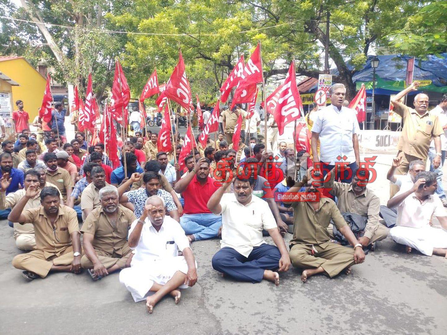 Road blockade by unorganized workers | அமைப்புசாரா தொழிலாளர்கள் சாலை மறியல்