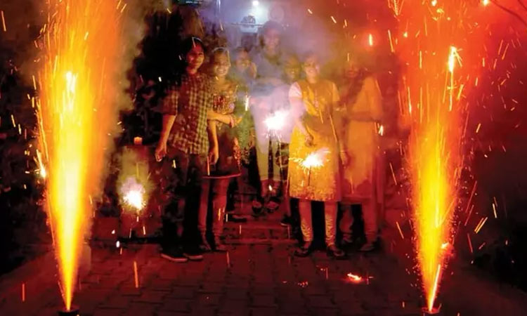 What is the first thing to do in case of firecracker explosion and eye ...