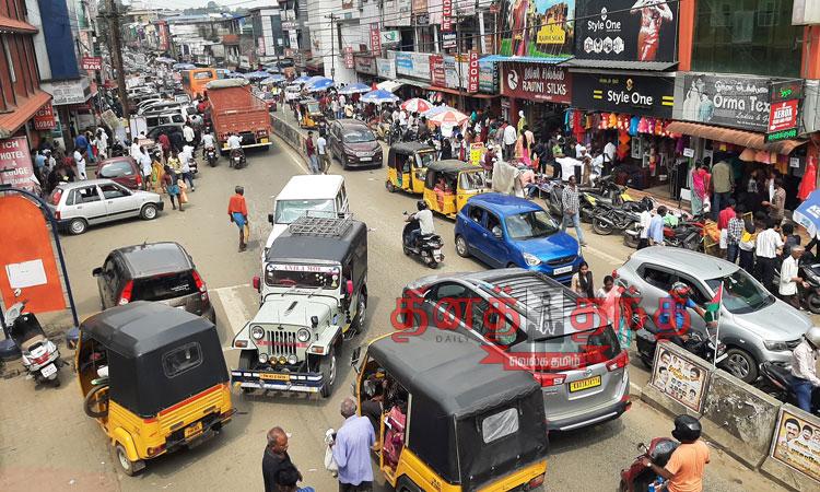 Celebration of Diwali Festival: Heavy traffic jam in Kudalur | தீபாவளி ...