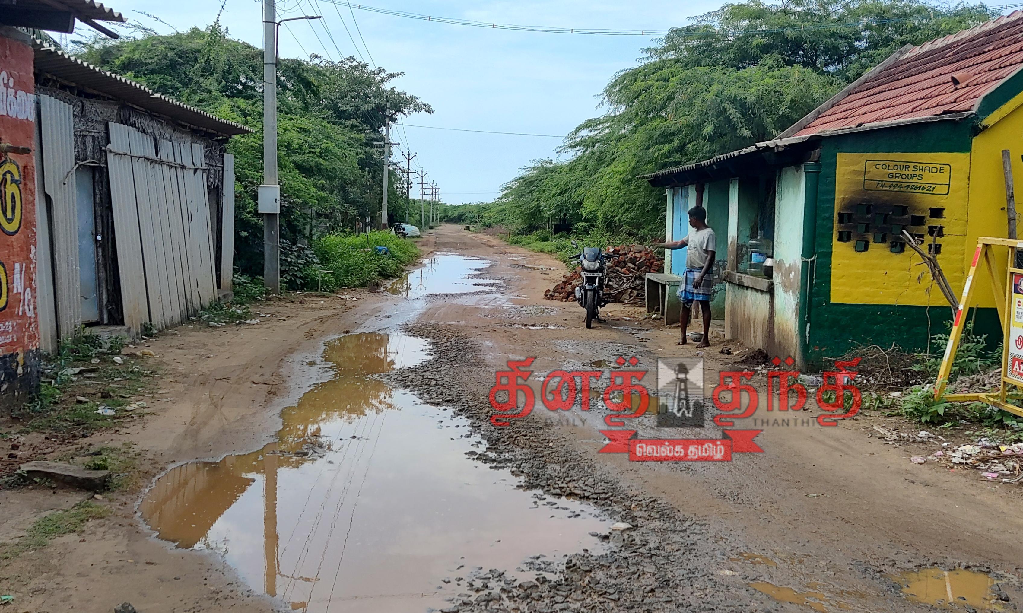 Bumpy and potholed coastal road | குண்டும், குழியுமாக காணப்படும் ...