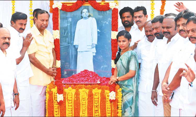 115th Jayanti: Ministers pay homage to Muthuramalinga Devar statue in ...