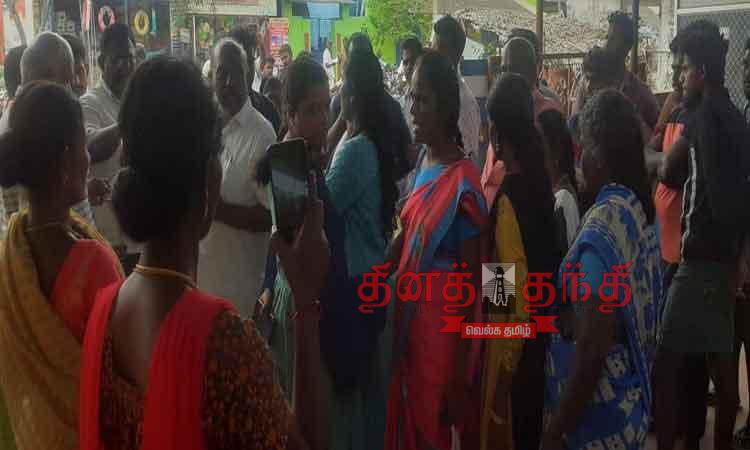 People besiege Mukkudal Primary Health Centre | முக்கூடல் ஆரம்ப சுகாதார ...