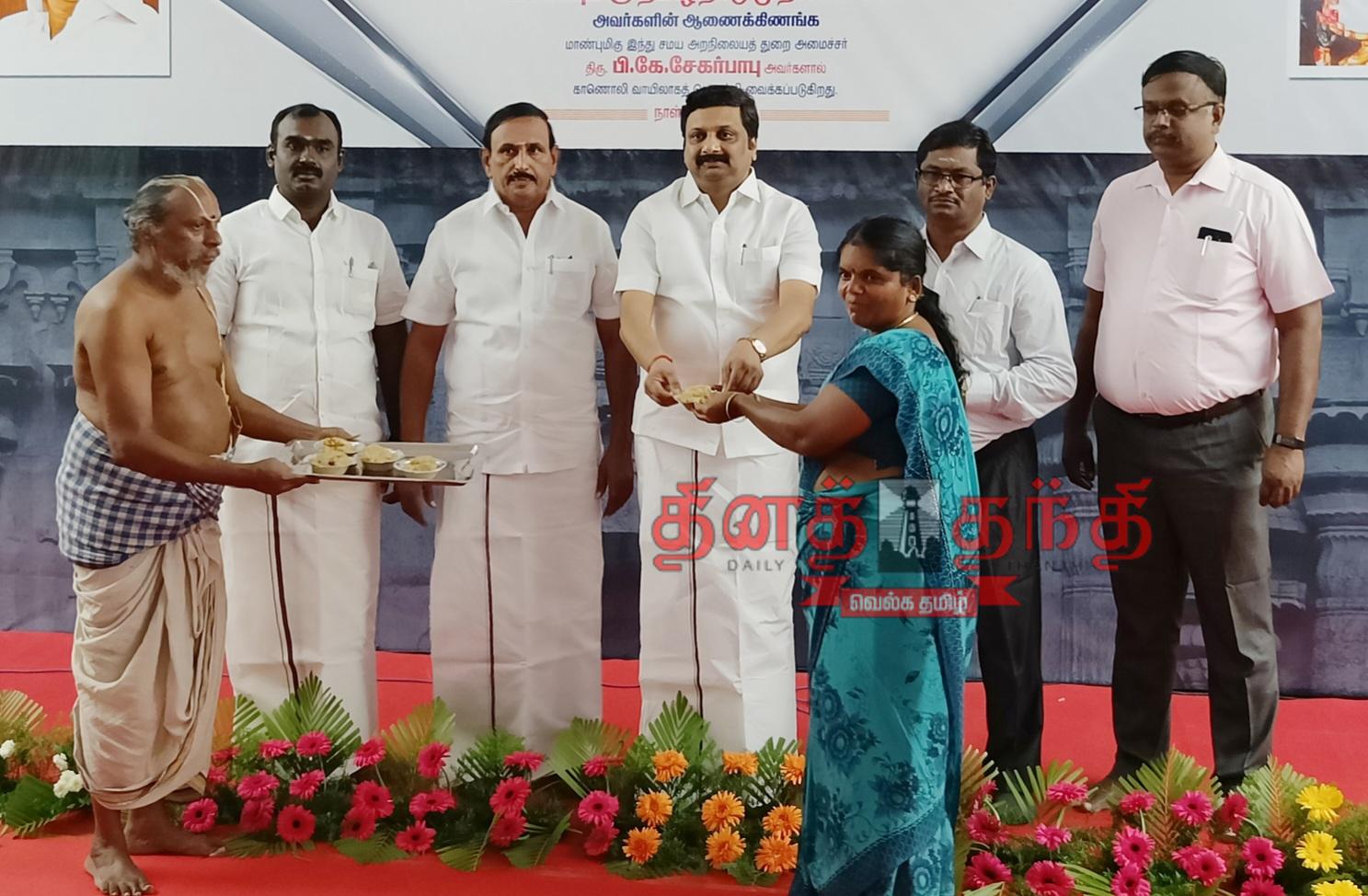 Offerings to devotees | நாள்முழுவதும் பக்தர்களுக்கு பிரசாதம் வழங்கும் ...