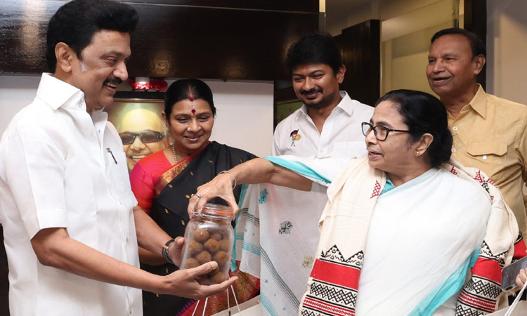 MK Stalin in Brother to Me says Mamata Banerjee | மு.க.ஸ்டாலின் எனது ...