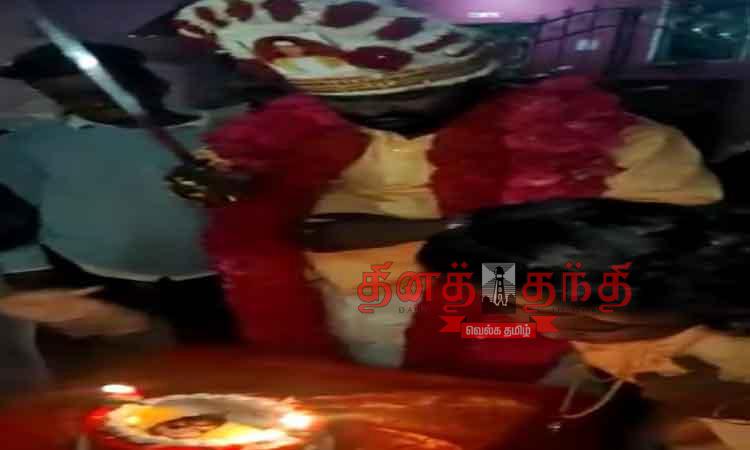 BJP leader celebrated his birthday by cutting a cake with a sword ...