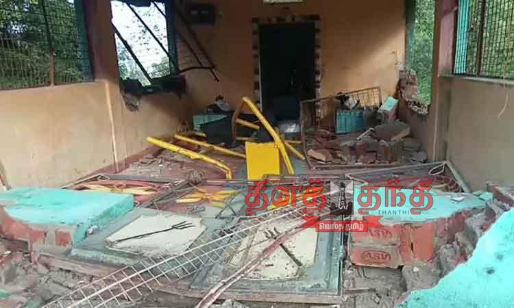 Wild elephants ransacked the Mariamman temple | மாரியம்மன் கோவிலை ...