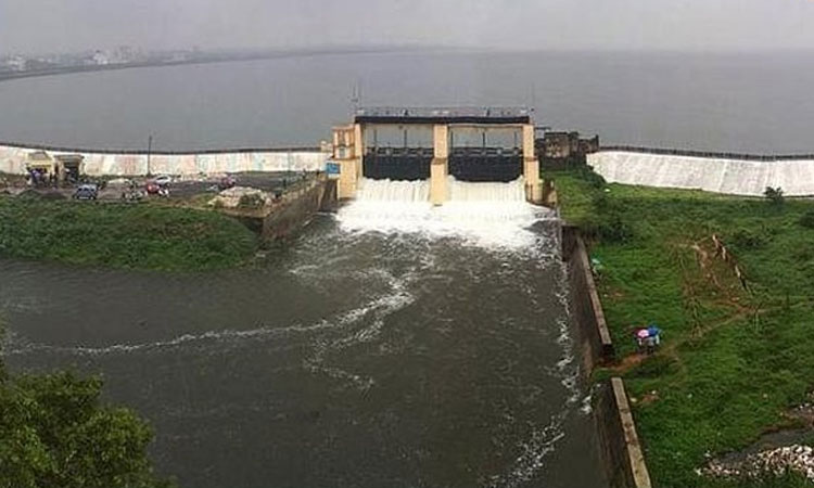 Increase in release of excess water in Puzhal Lake - warning to coastal ...